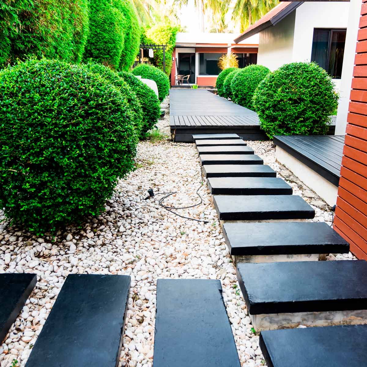 Garden Designs with Pebbles and Pavers – A Guide